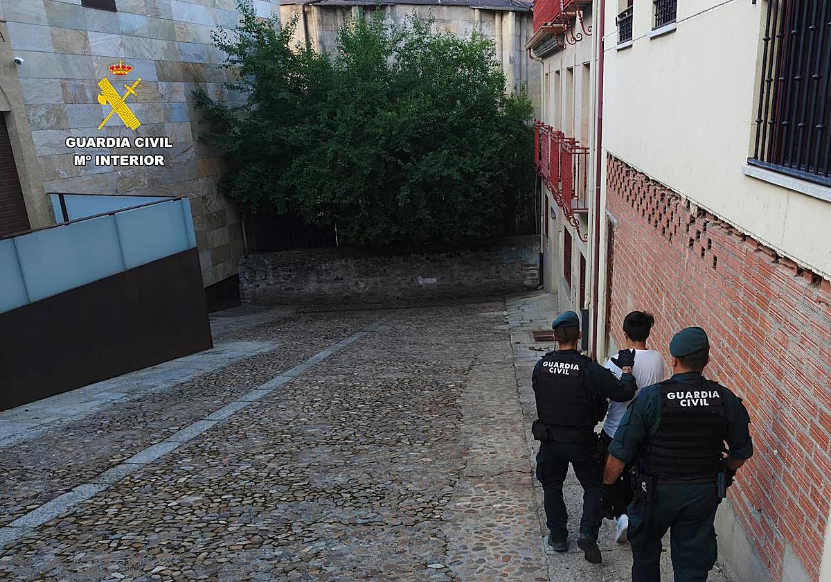 Joyas, dinero y un kit de oro: desarticulado en Salamanca un grupo criminal especializado en ...